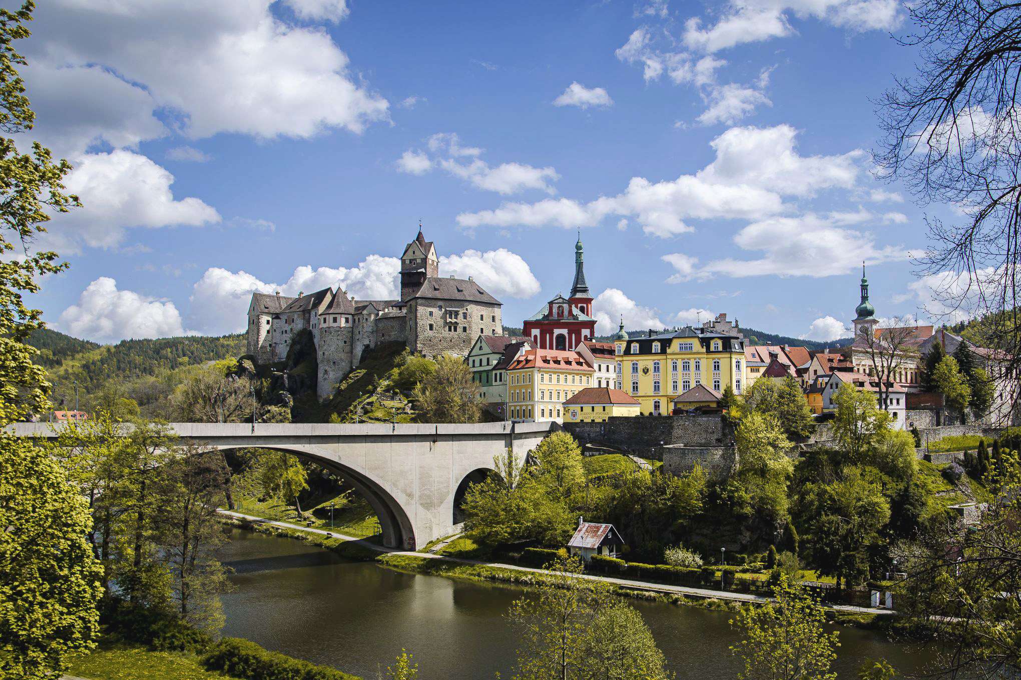Hrad Loket - Restaurace a penzion Pod Komínem